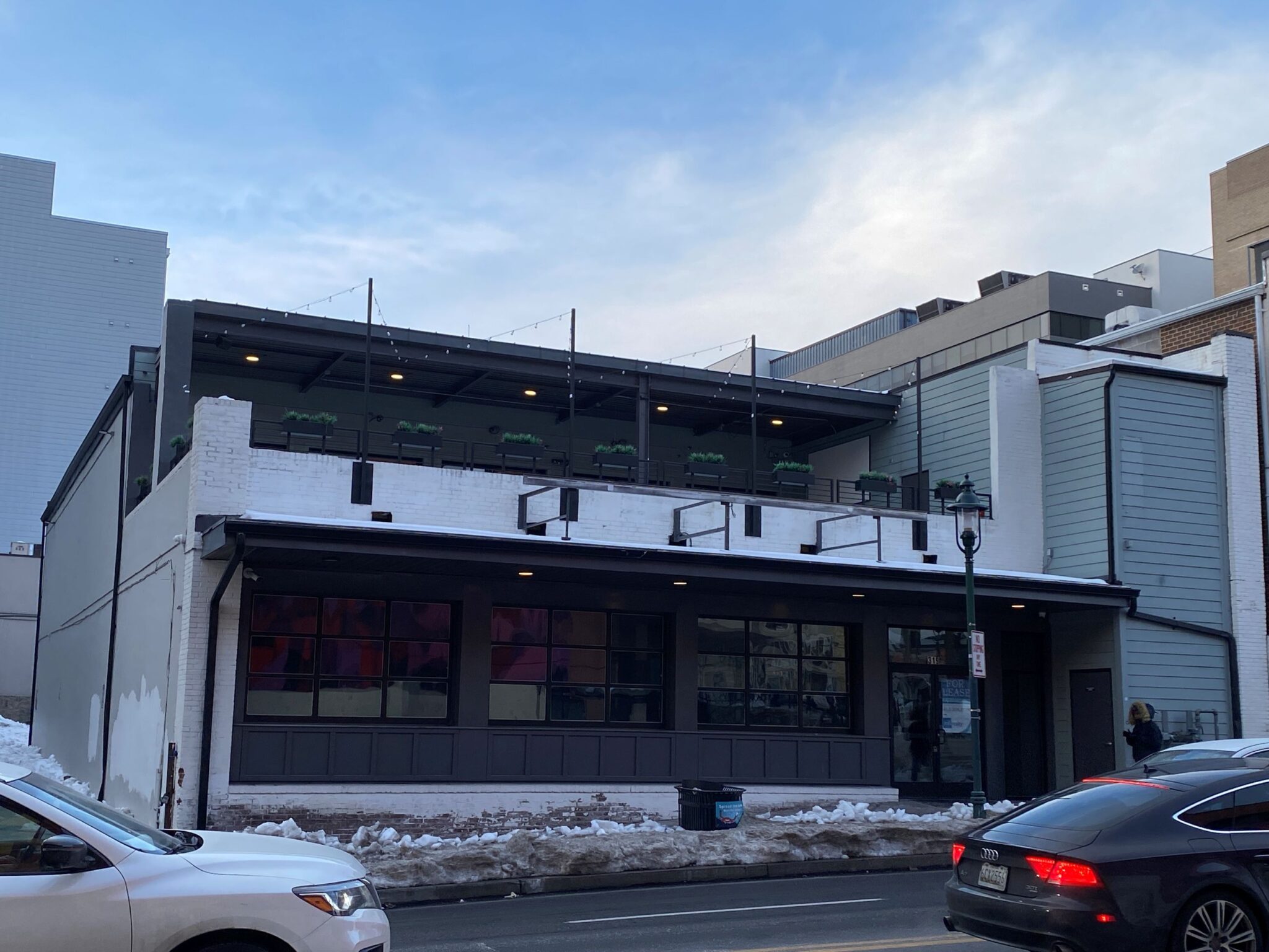 Towson’s Greene Turtle sits vacant after a painful saga of overcrowding ...